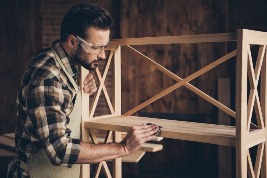 Los 8 pasos para barnizar madera nueva correctamente